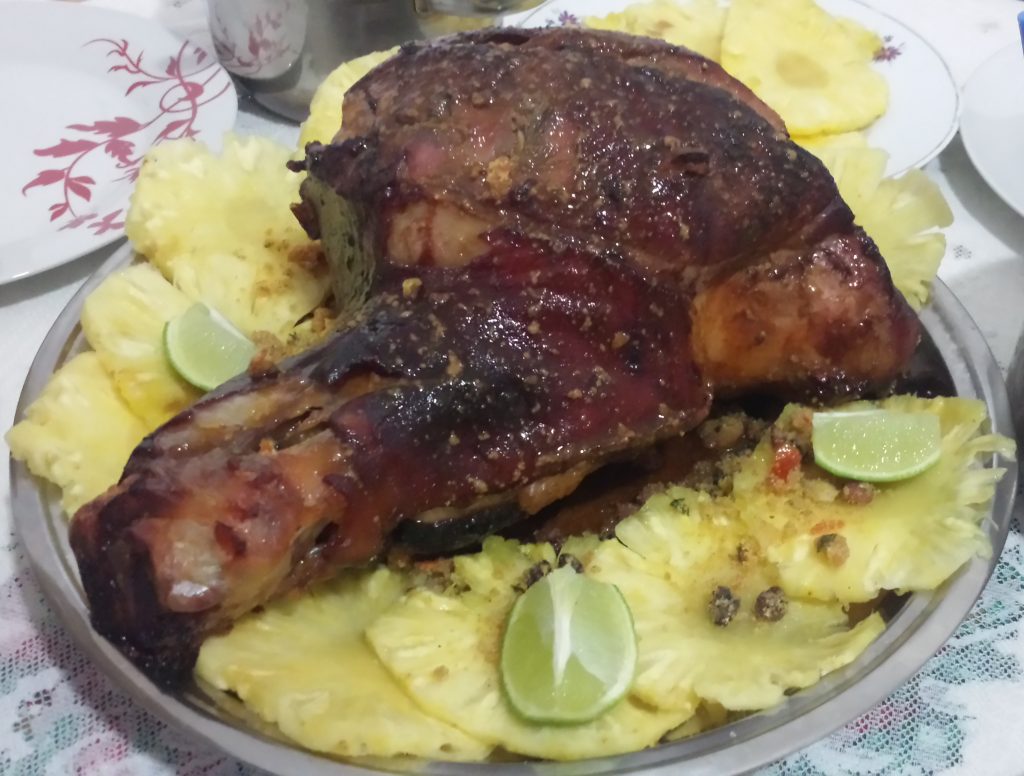 Pernil assado com abacaxi - Receitinha